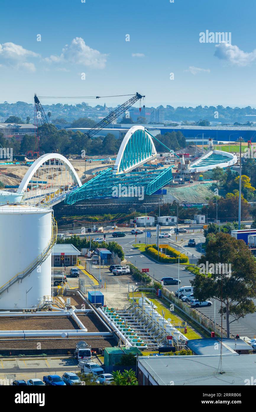 Installation of the bridge crossing Alexandra Canal on Airport Drive at ...