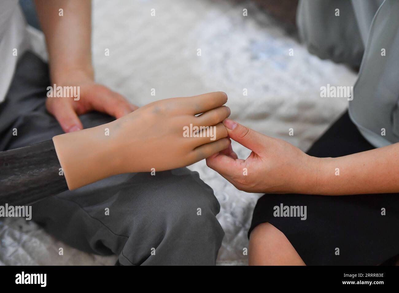 230520 -- XIANGTAN, May 20, 2023 -- Fu Ting R asks for the feeling of a ...