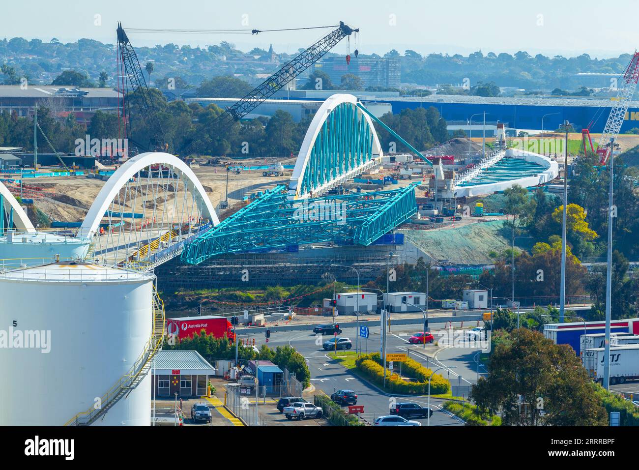 Installation of the bridge crossing Alexandra Canal on Airport Drive at ...