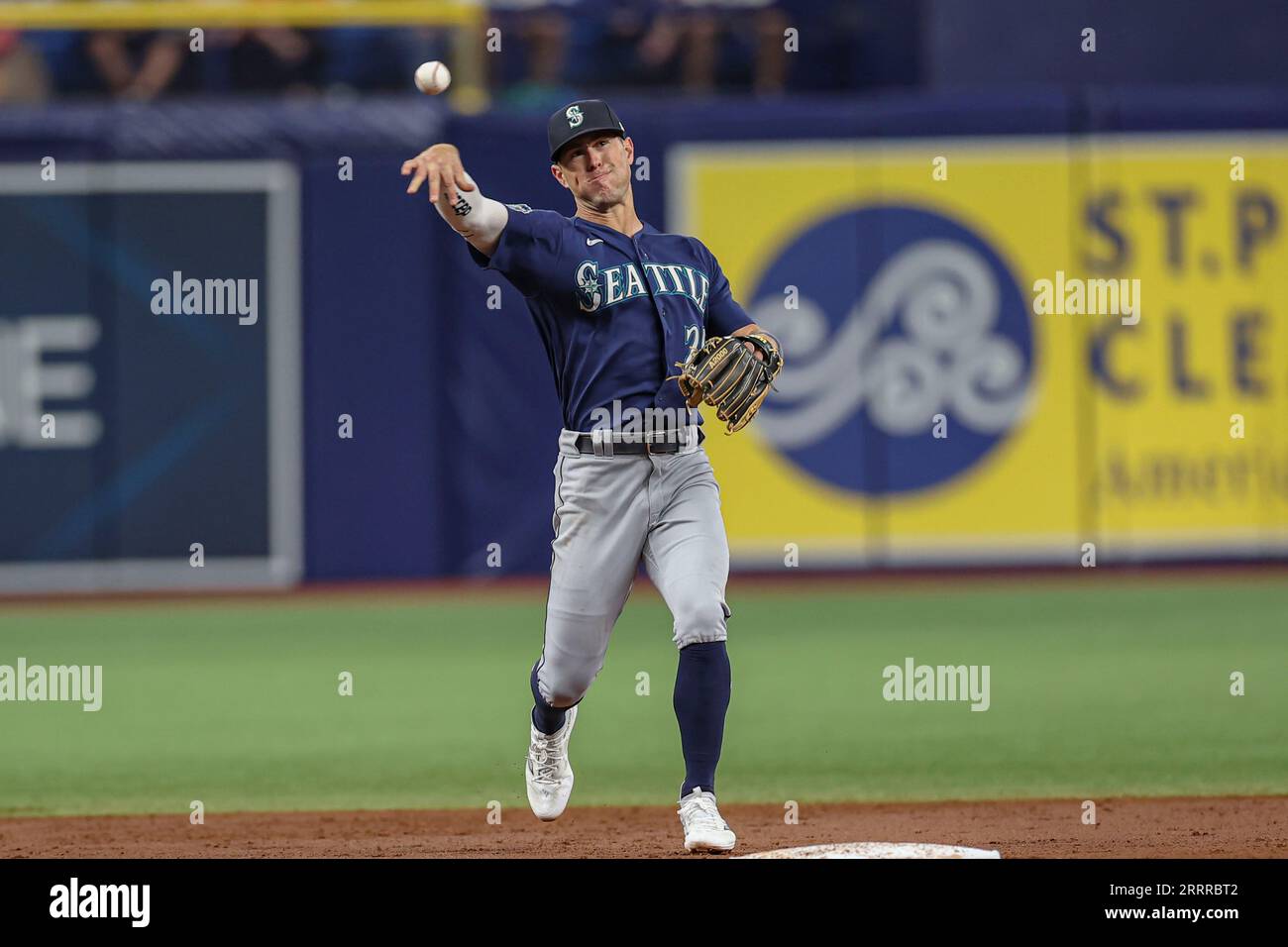 St. Petersburg, FL USA; Seattle Mariners left fielder Dylan Moore (25 ...