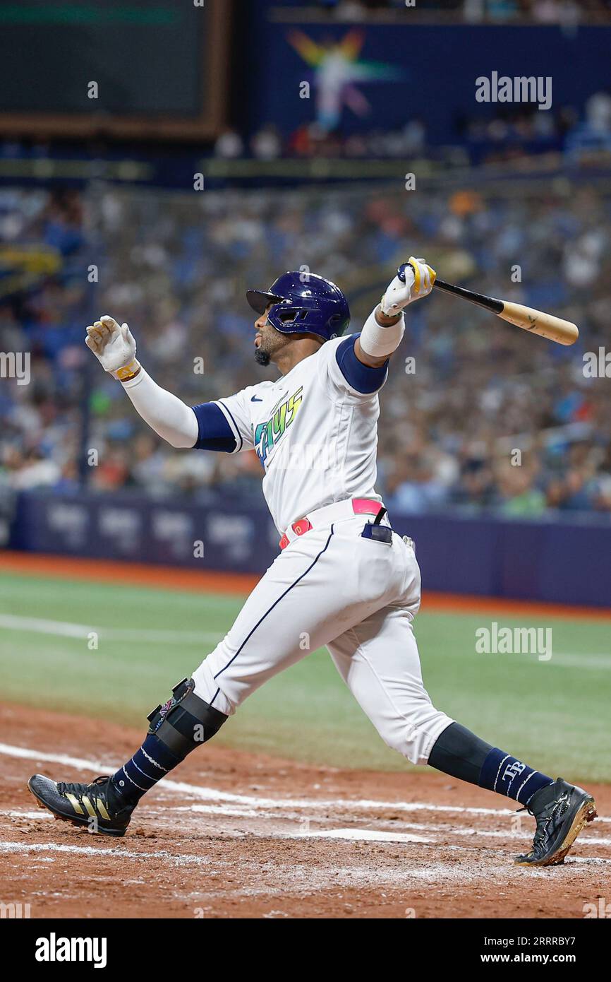 28 lines hi-res stock photography and images - Alamy