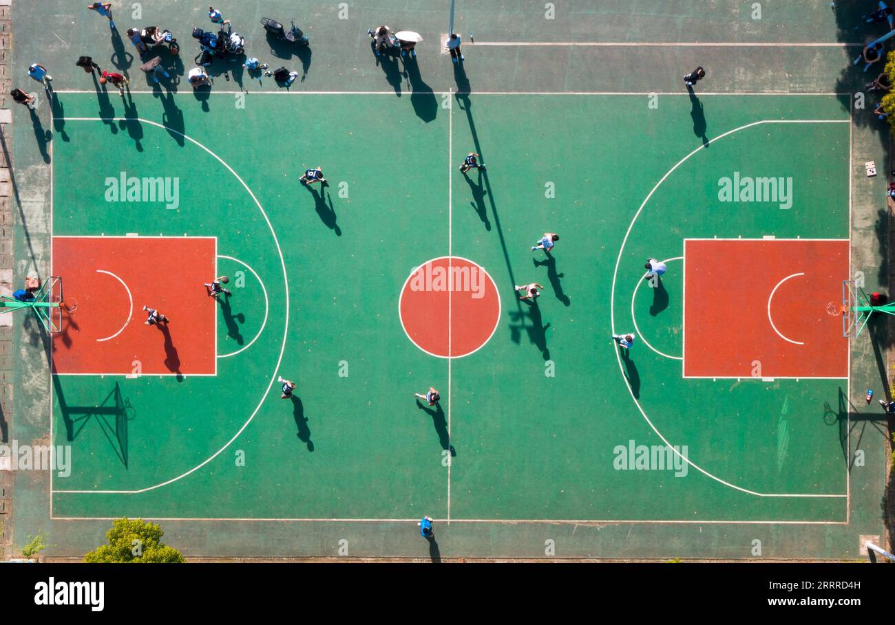 Team diverse young basketball hi-res stock photography and images - Alamy