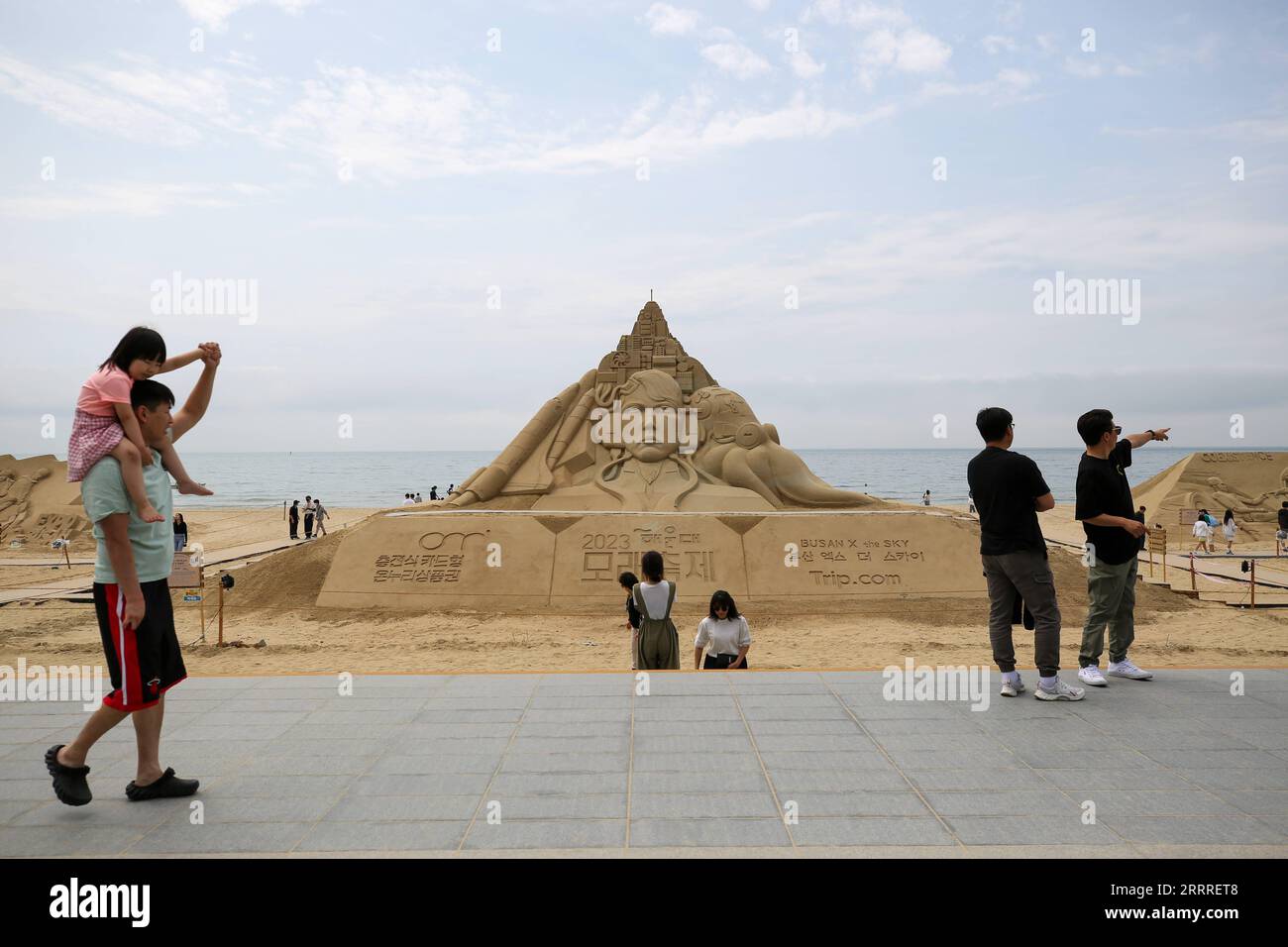 230526 -- BUSAN, May 26, 2023 -- Tourists view a sand sculpture at ...