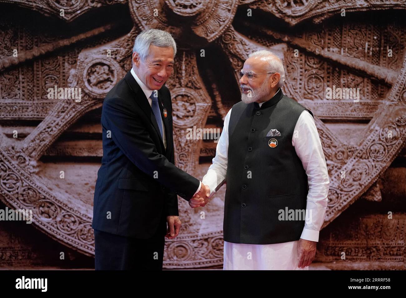 Indian Prime Minister Narendra Modi, right, shakes hand with Singapore ...