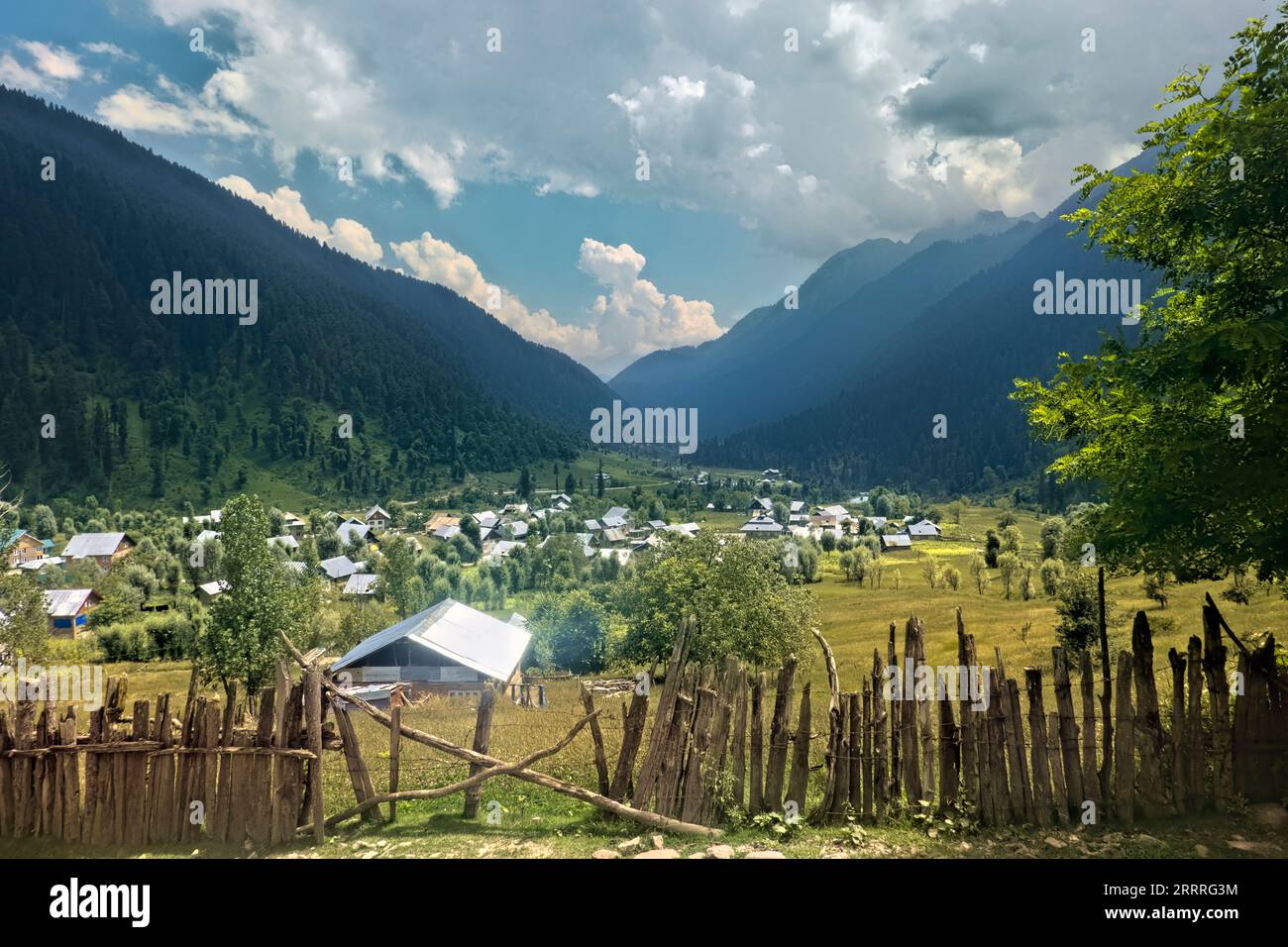 View of the Aru Valley, Pahalgam, Kashmir, India Stock Photo - Alamy