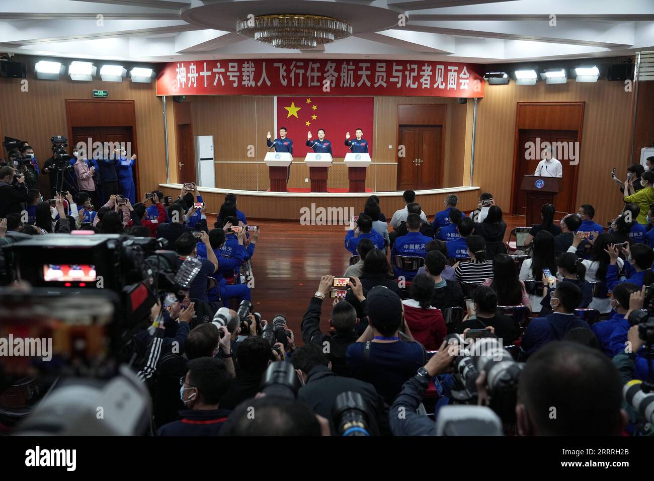 230529 -- JIUQUAN, May 29, 2023 -- Chinese taikonauts Jing Haipeng C ...