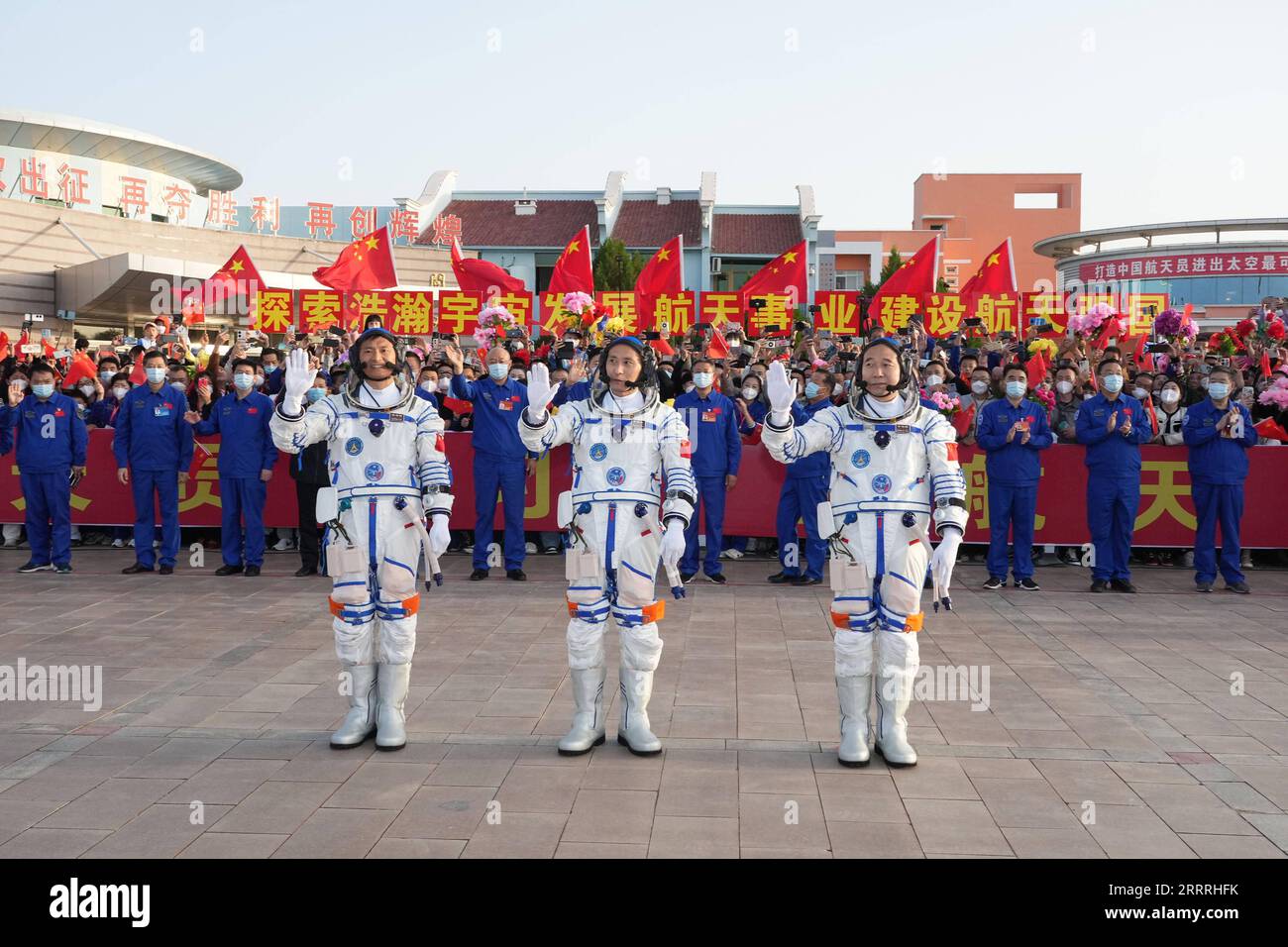 230530 -- JIUQUAN, May 30, 2023 -- Chinese astronauts Jing Haipeng R ...