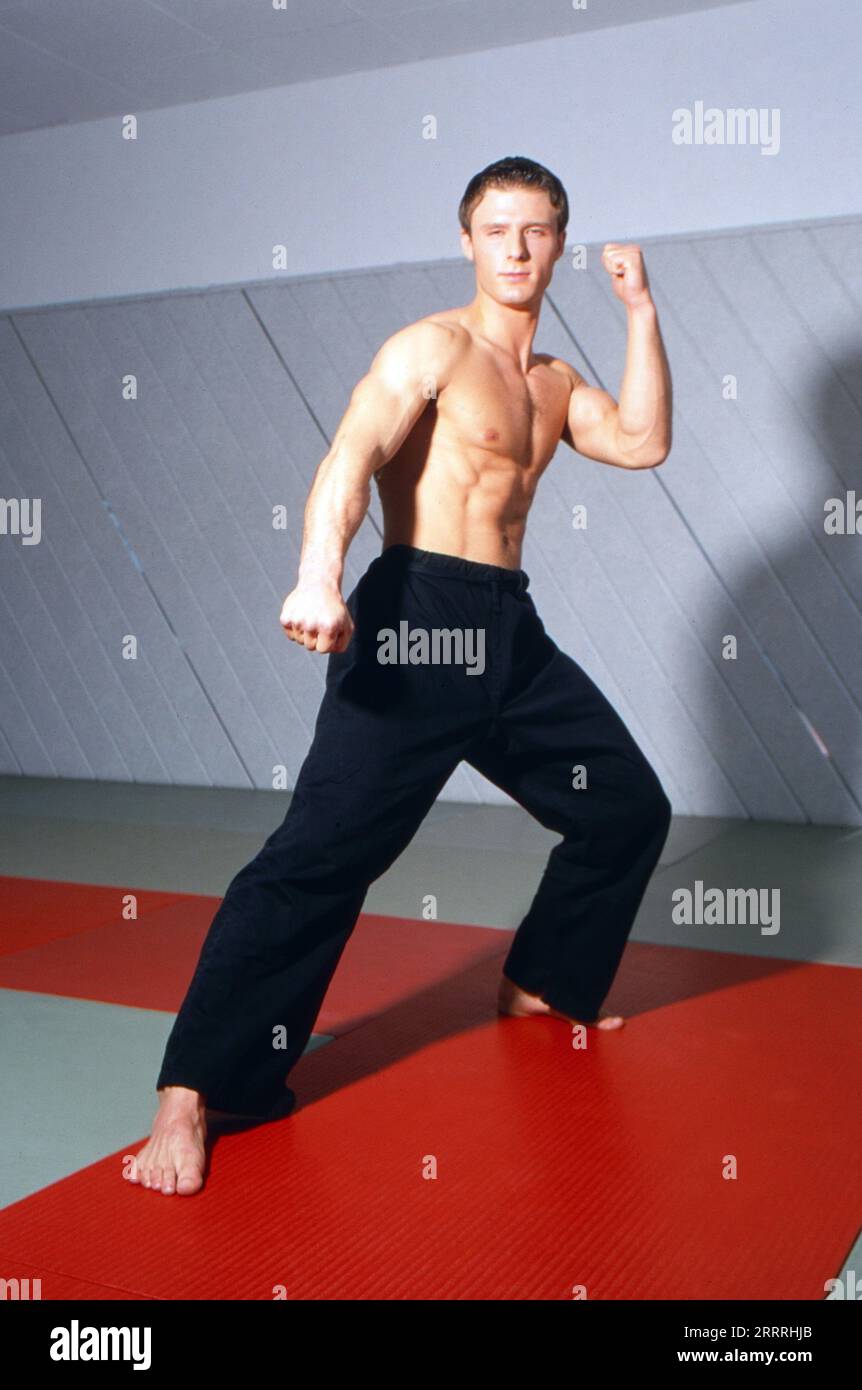 Model Lars Wunsch bei einer Studiofotosession zum Thema "Martial Arts ...
