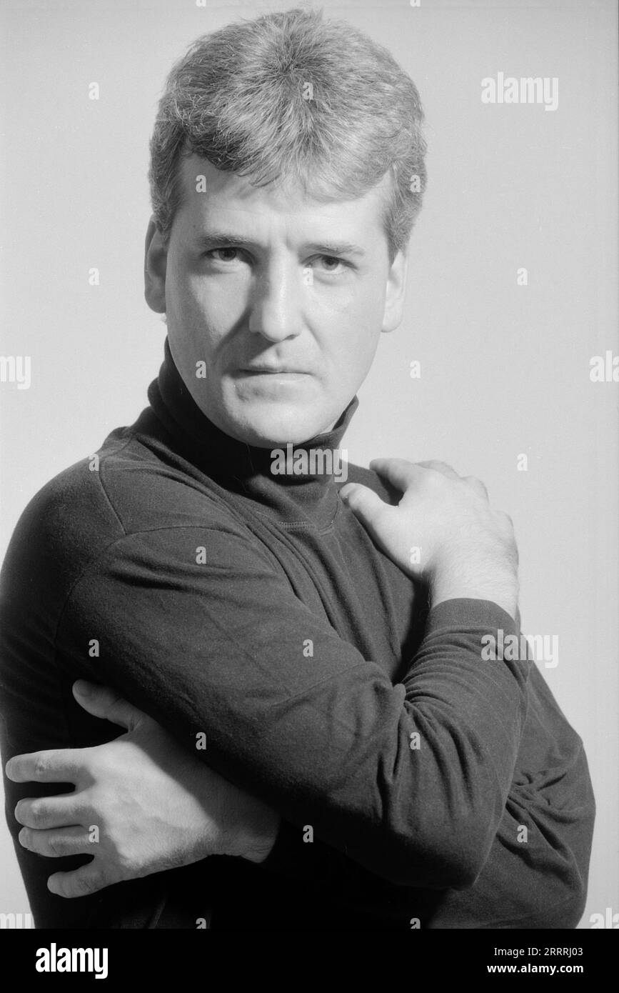 Axel Poike, deutscher Schauspieler, Regisseur und Autor, im Fotostudio ...