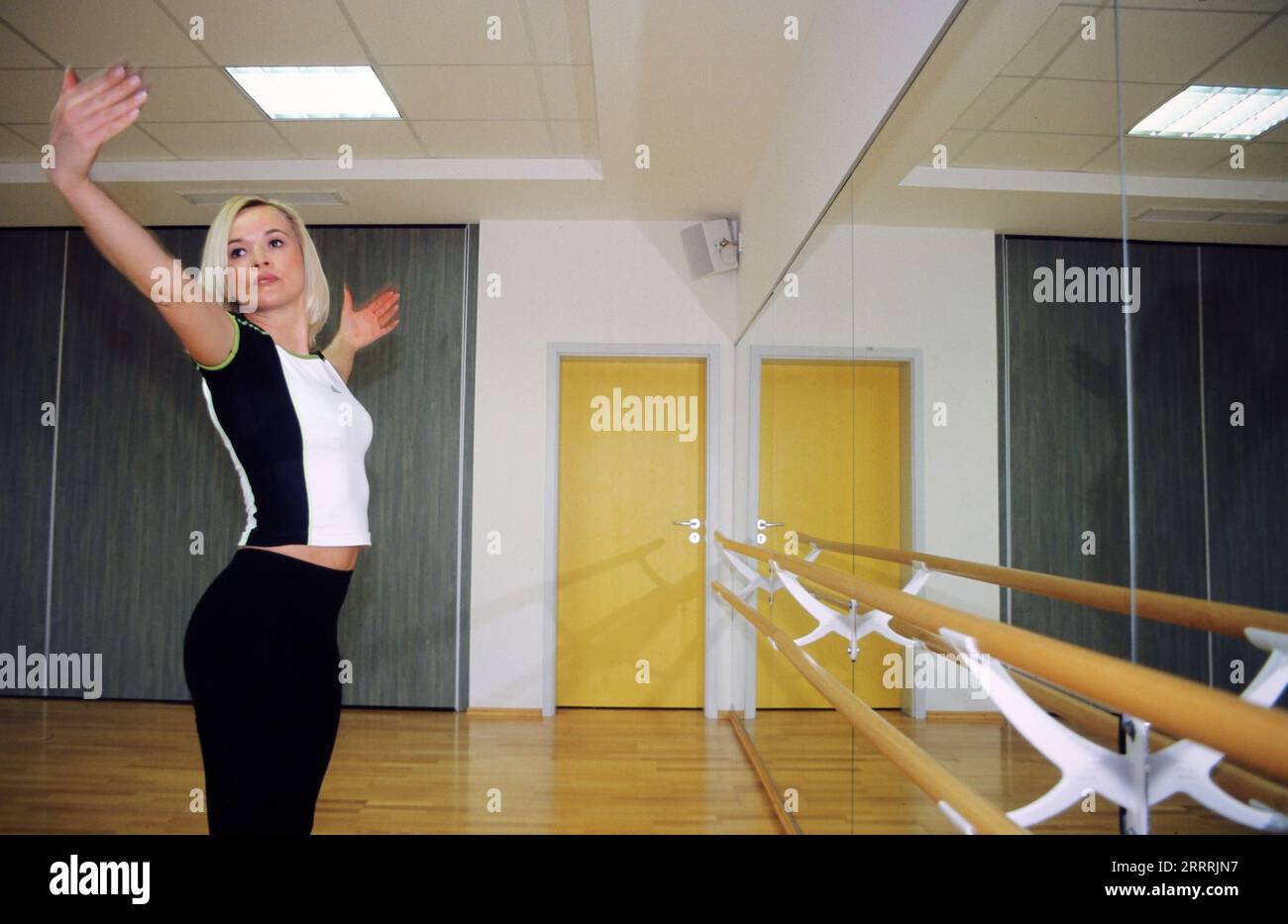 Simone Christ, deutsche Musikerin und Sängerin, beim Aufwärem zum ...