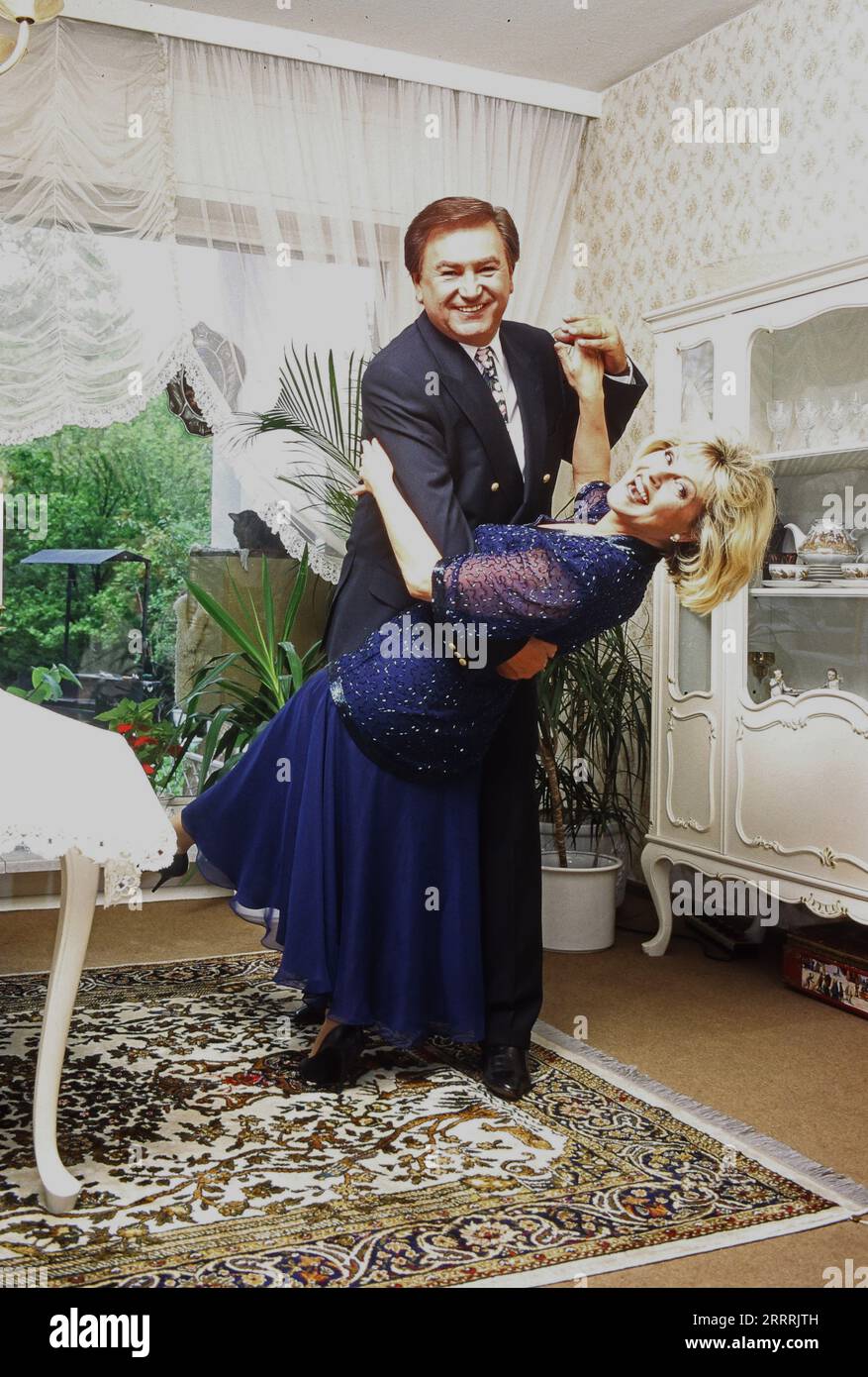 Petra Kusch-Lück, und Ehemann Roland Neudert, Schlagersänger, tanzen ...