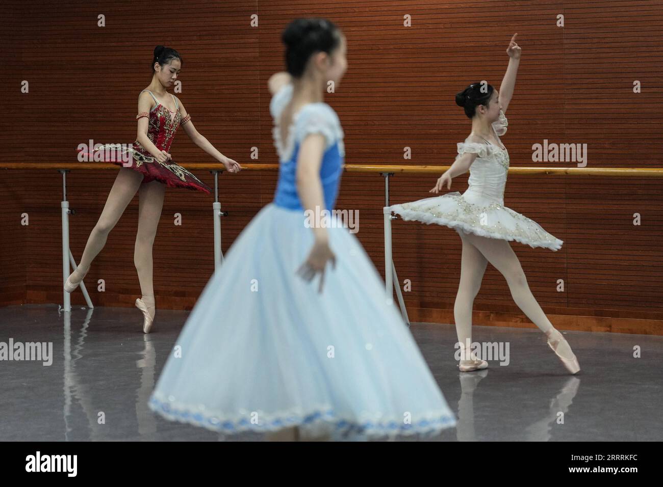 230601 -- SHENYANG, June 1, 2023 -- Students attend a ballet class at a ...