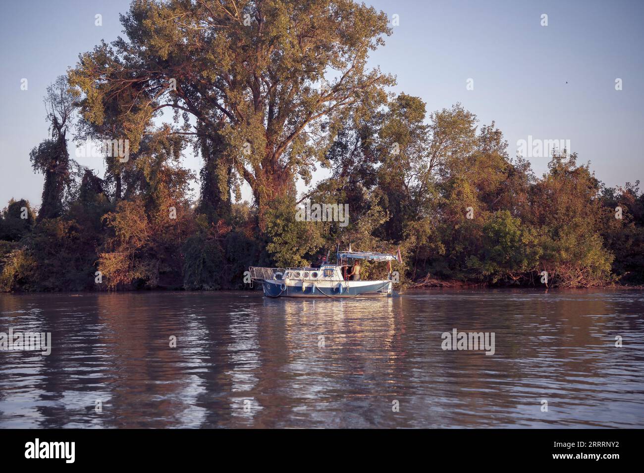 Motion of a boat hi-res stock photography and images - Alamy