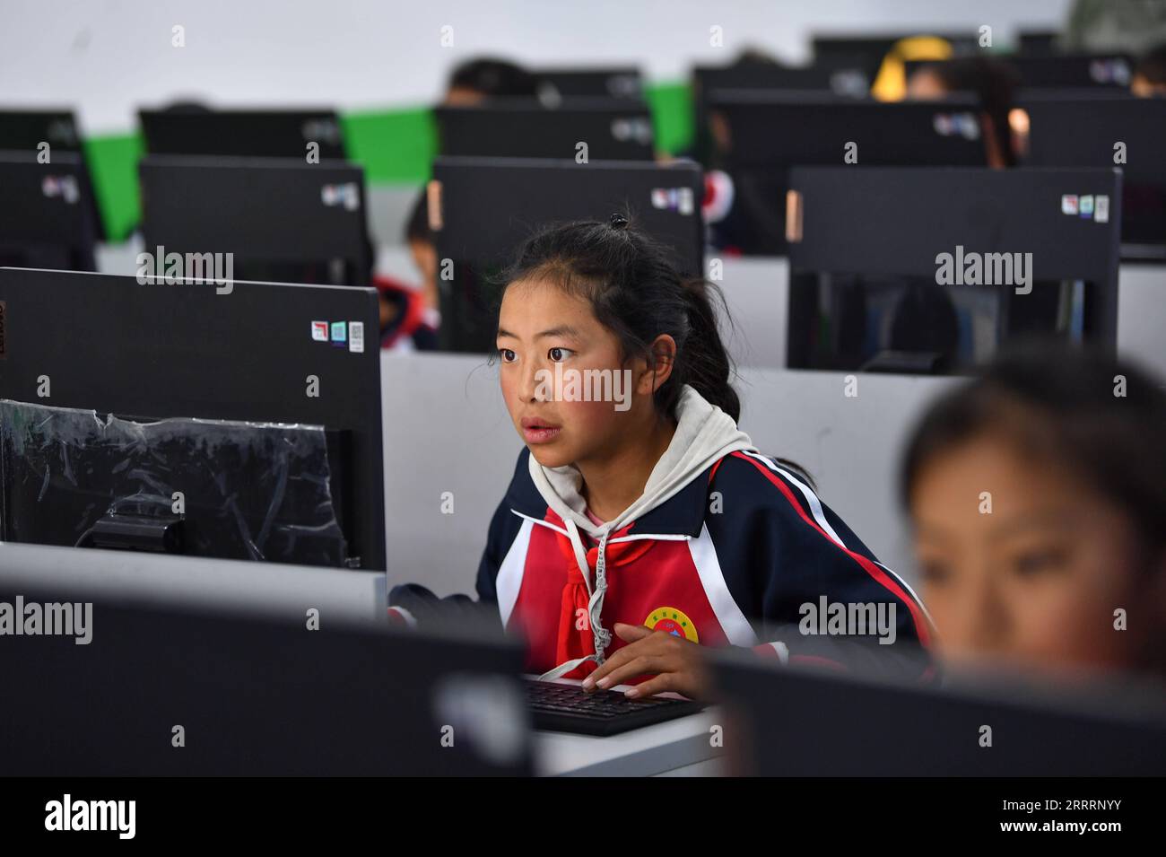 Libraries tibet hi-res stock photography and images - Alamy