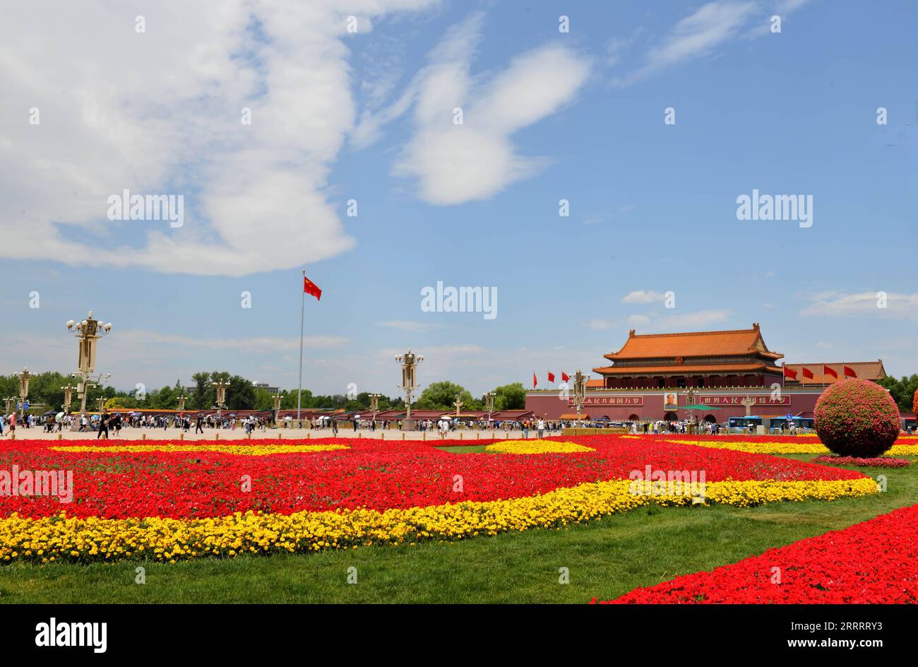 230613 -- BEIJING, June 13, 2023 -- People visit the Tian anmen Square ...
