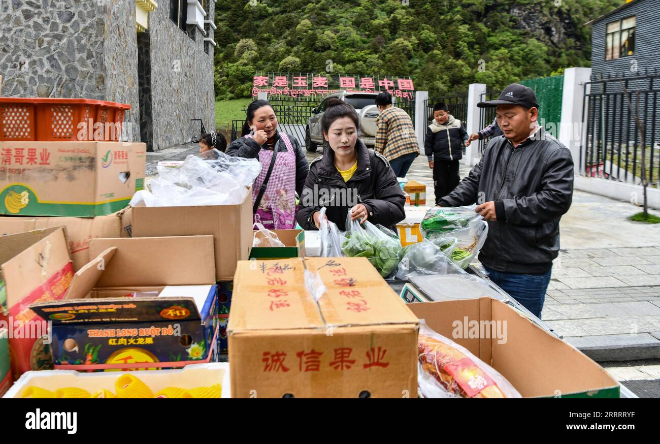 China tibet yumai border hi-res stock photography and images - Alamy