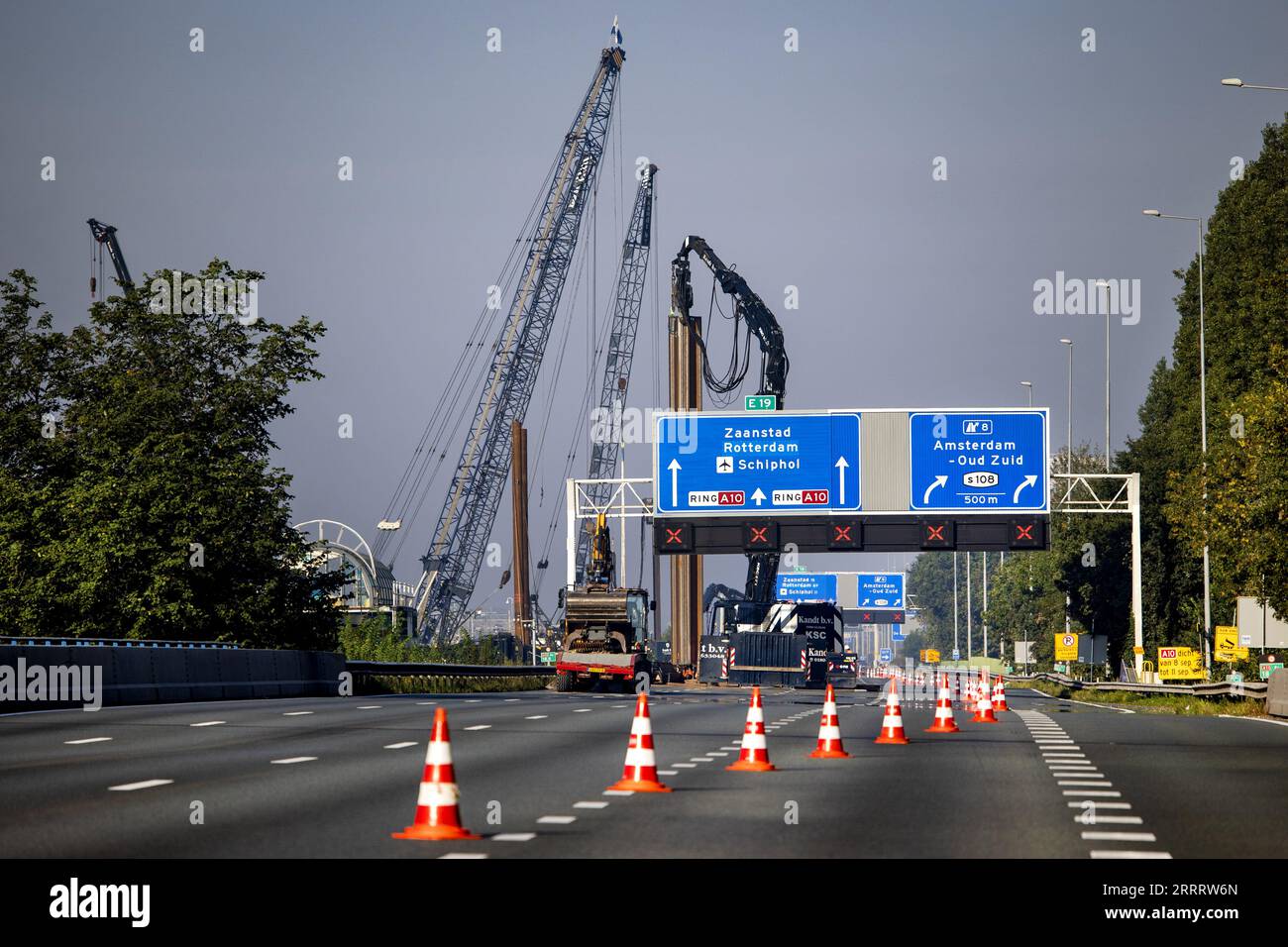 AMSTERDAM - Road works on the A10. The A10 South towards Schiphol and ...