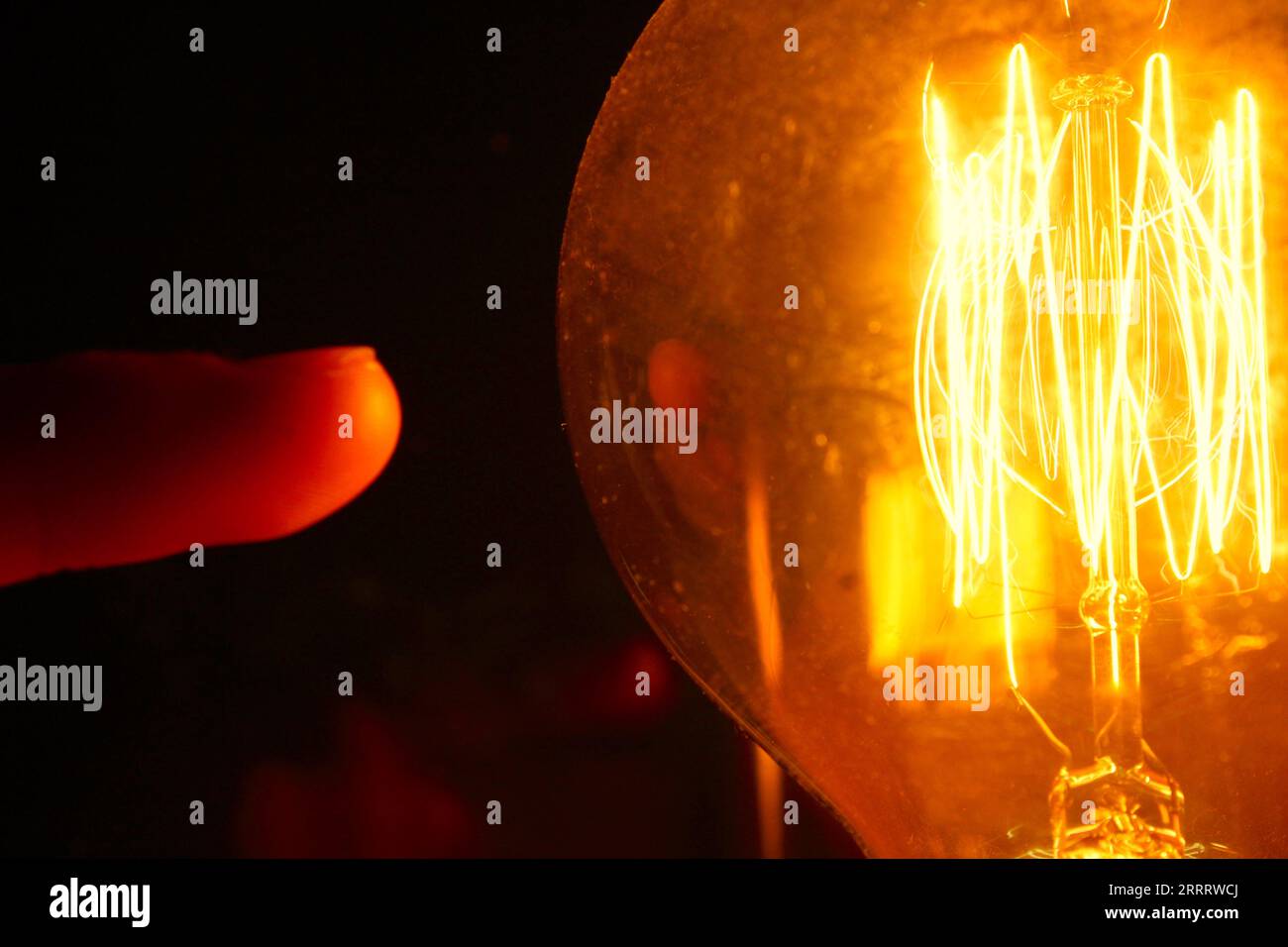 Lightbulb moment retro hi-res stock photography and images - Alamy