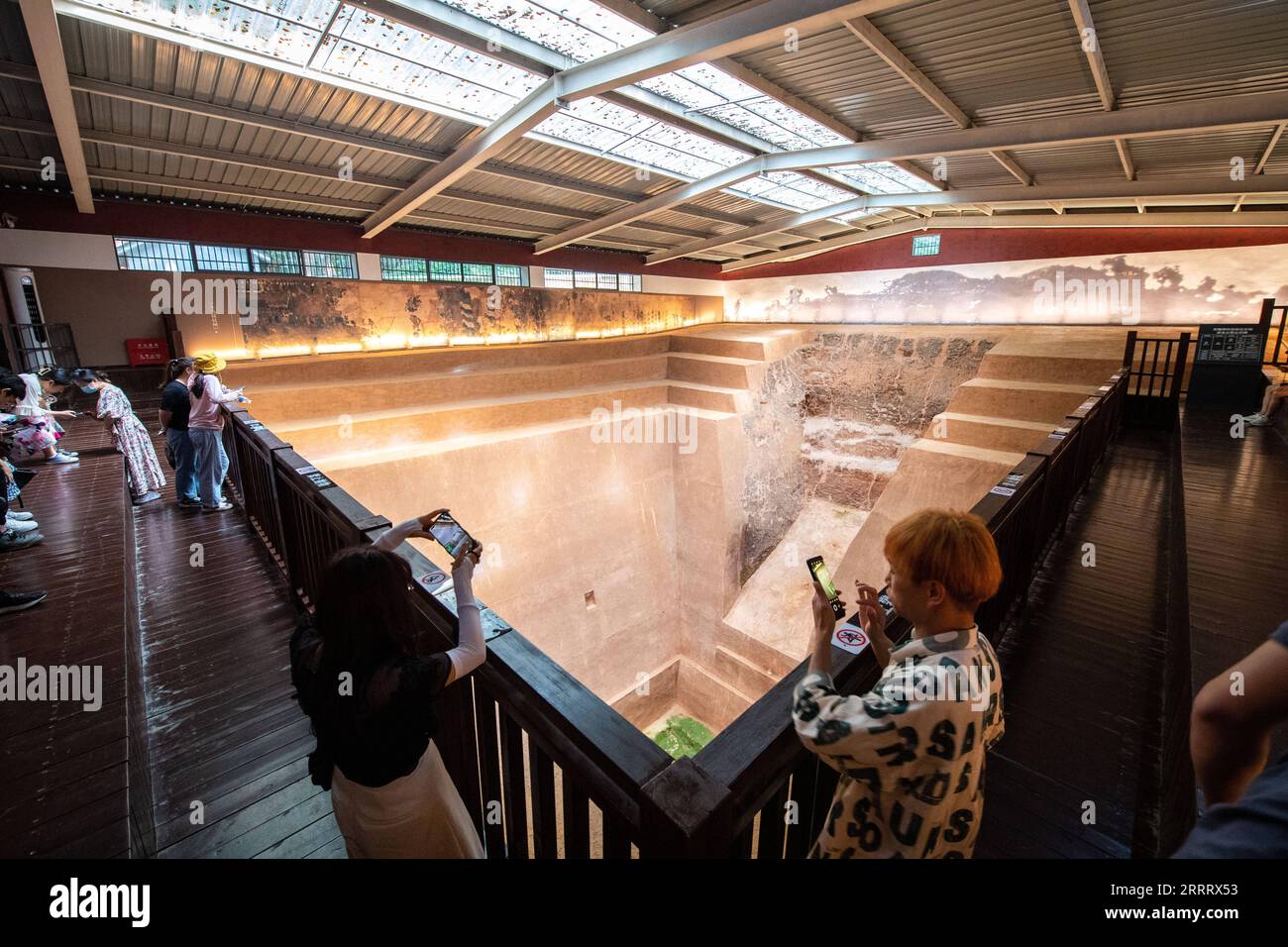 Mawangdui tombs of the han dynasty hi-res stock photography and images ...