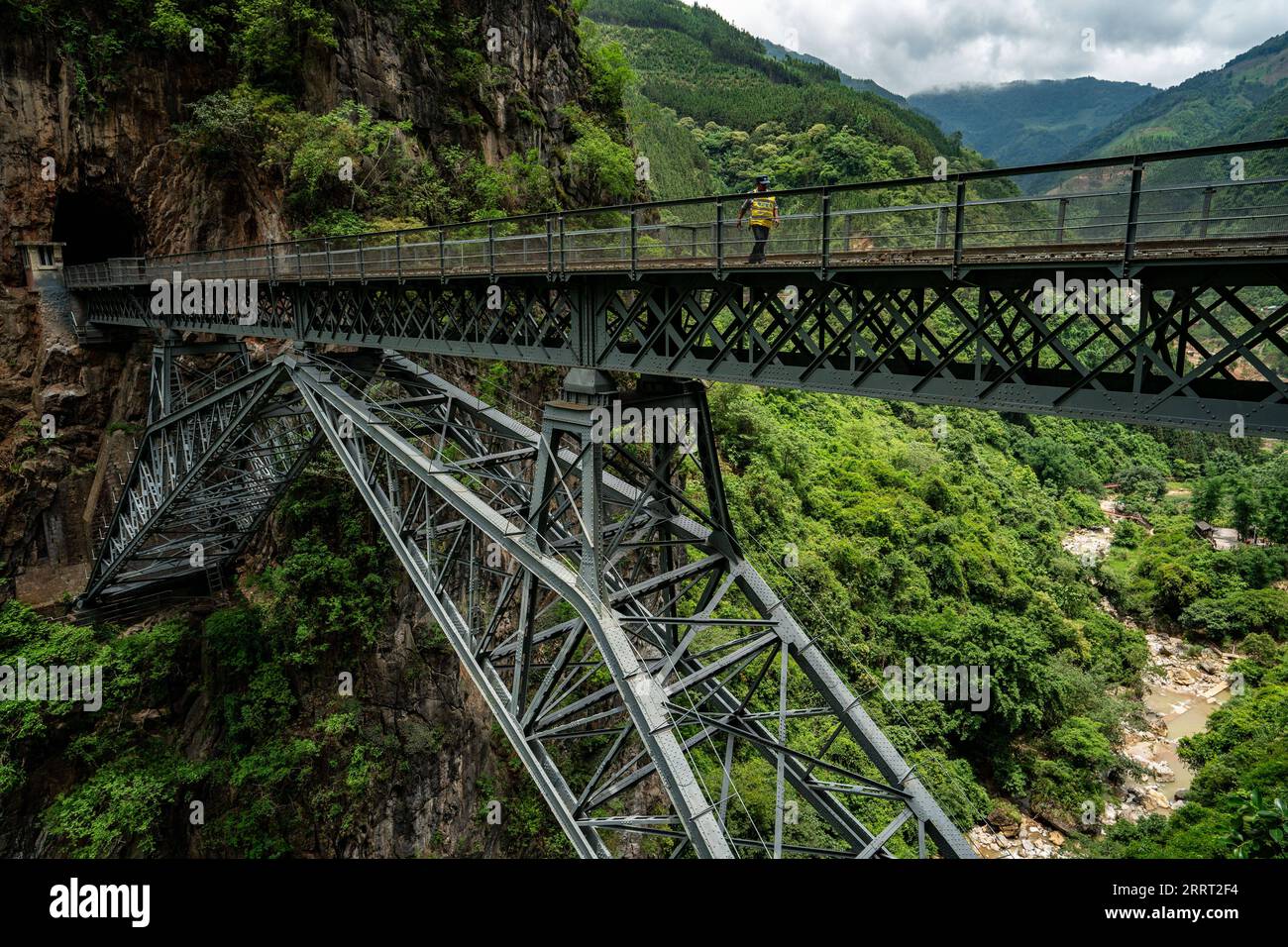 230625 -- HONGHE, June 25, 2023 -- Yang Youguang patrols on the ...