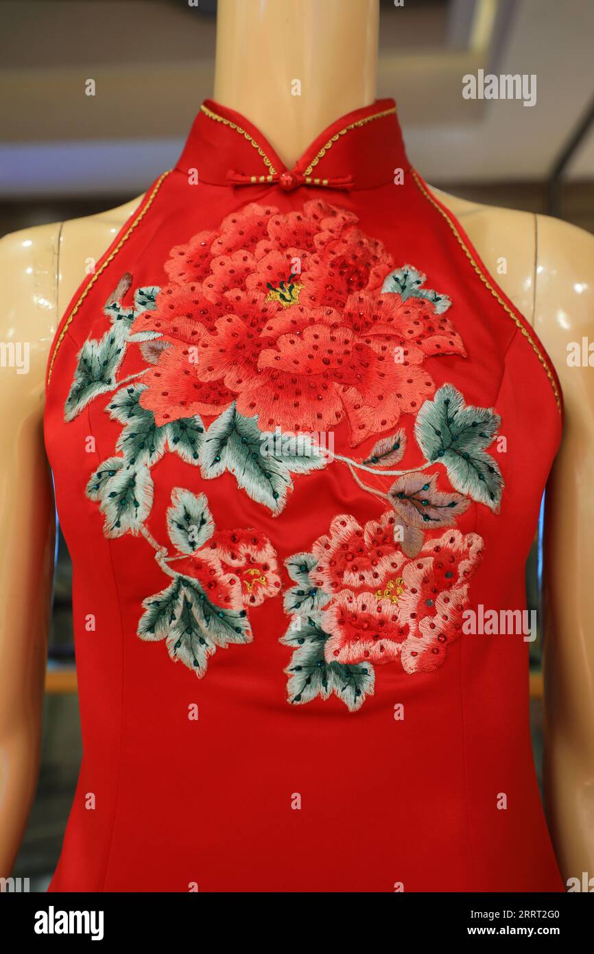 Close up photo of Chinese cheongsam collar Stock Photo - Alamy