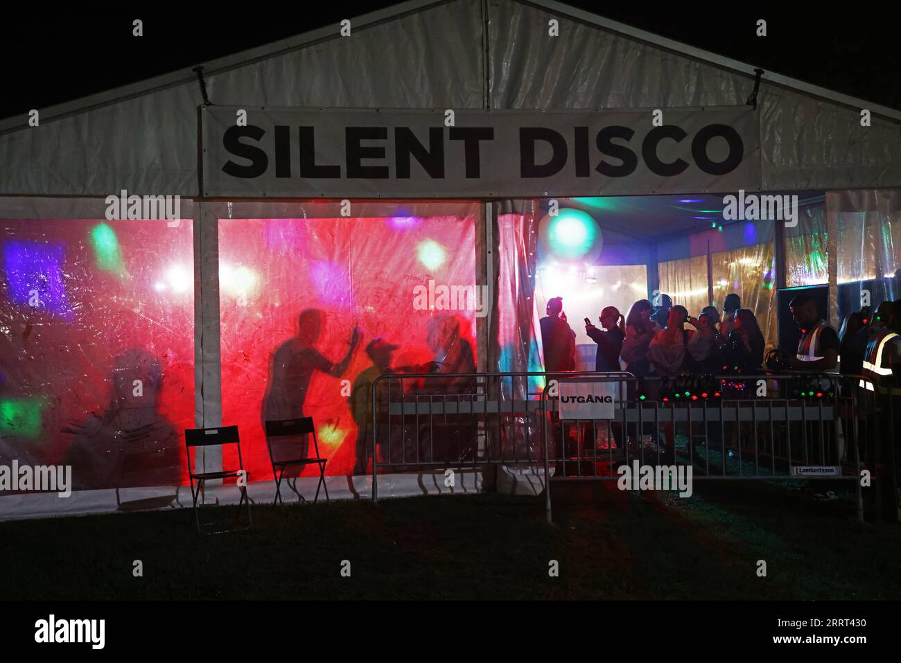 Silent disco dancers hi-res stock photography and images - Alamy