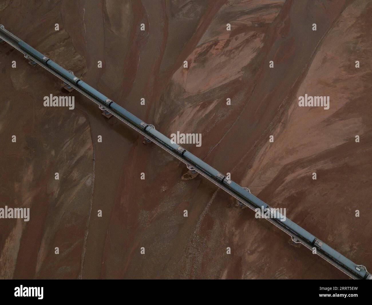 Tanggula train hi-res stock photography and images - Alamy