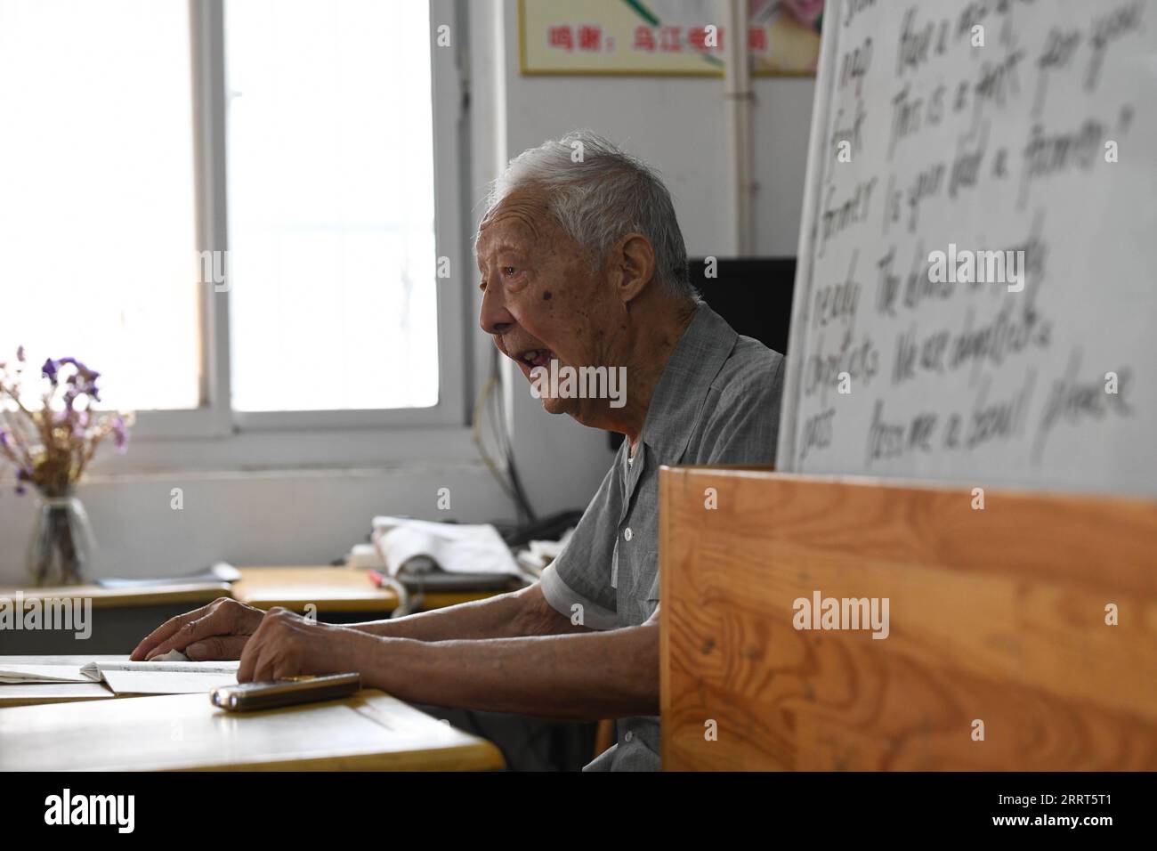 230630 -- HEXIAN, June 30, 2023 -- Ye Lianping gives an English class ...