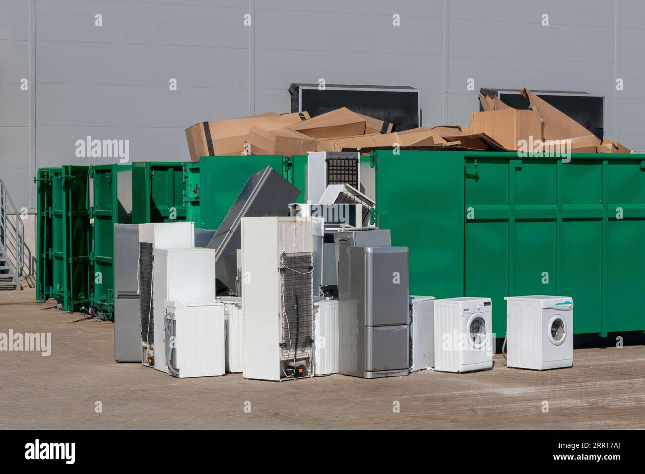 Broken appliances hi-res stock photography and images - Alamy