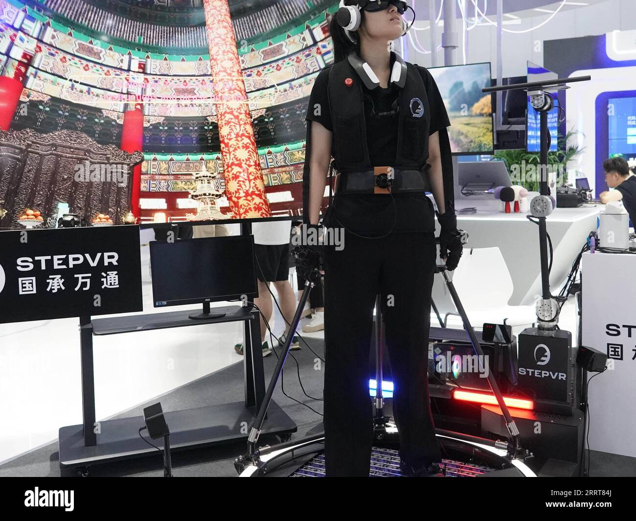 Omnidirectional treadmill hi-res stock photography and images - Alamy