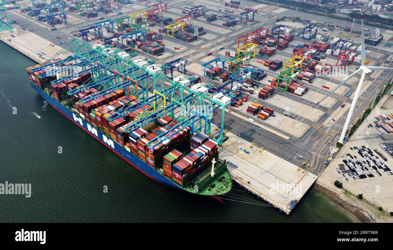 230707 -- TIANJIN, July 7, 2023 -- This aerial photo shows a cargo ship ...