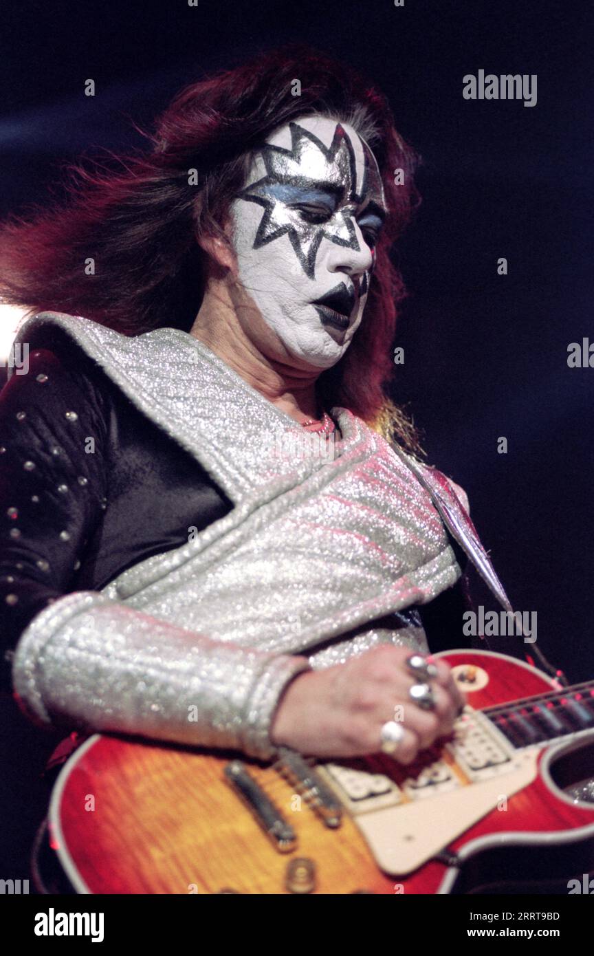 Ace frehley 1996 hi-res stock photography and images - Alamy