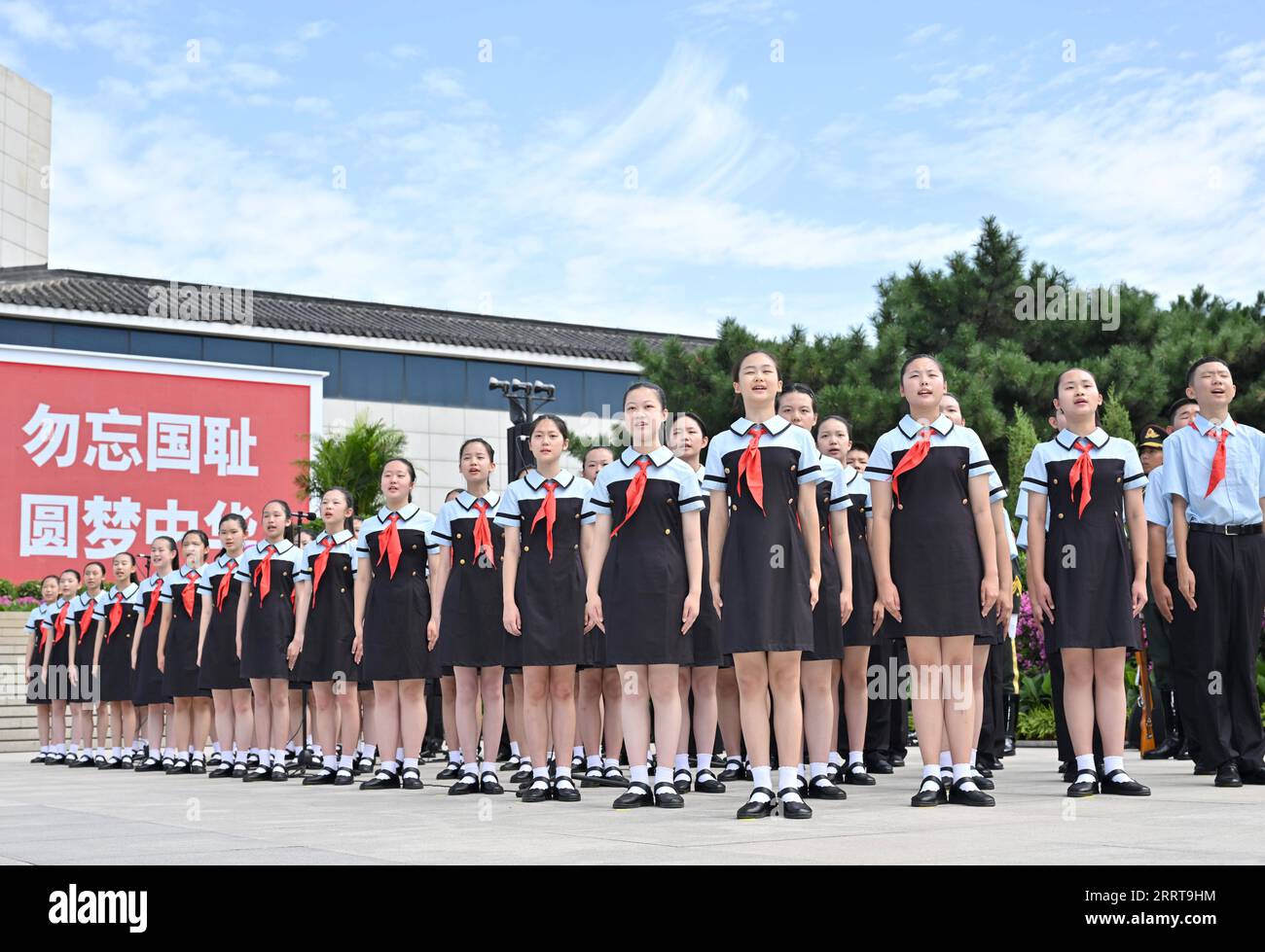 230707 -- BEIJING, July 7, 2023 -- Students recite patriotic poems at a ...