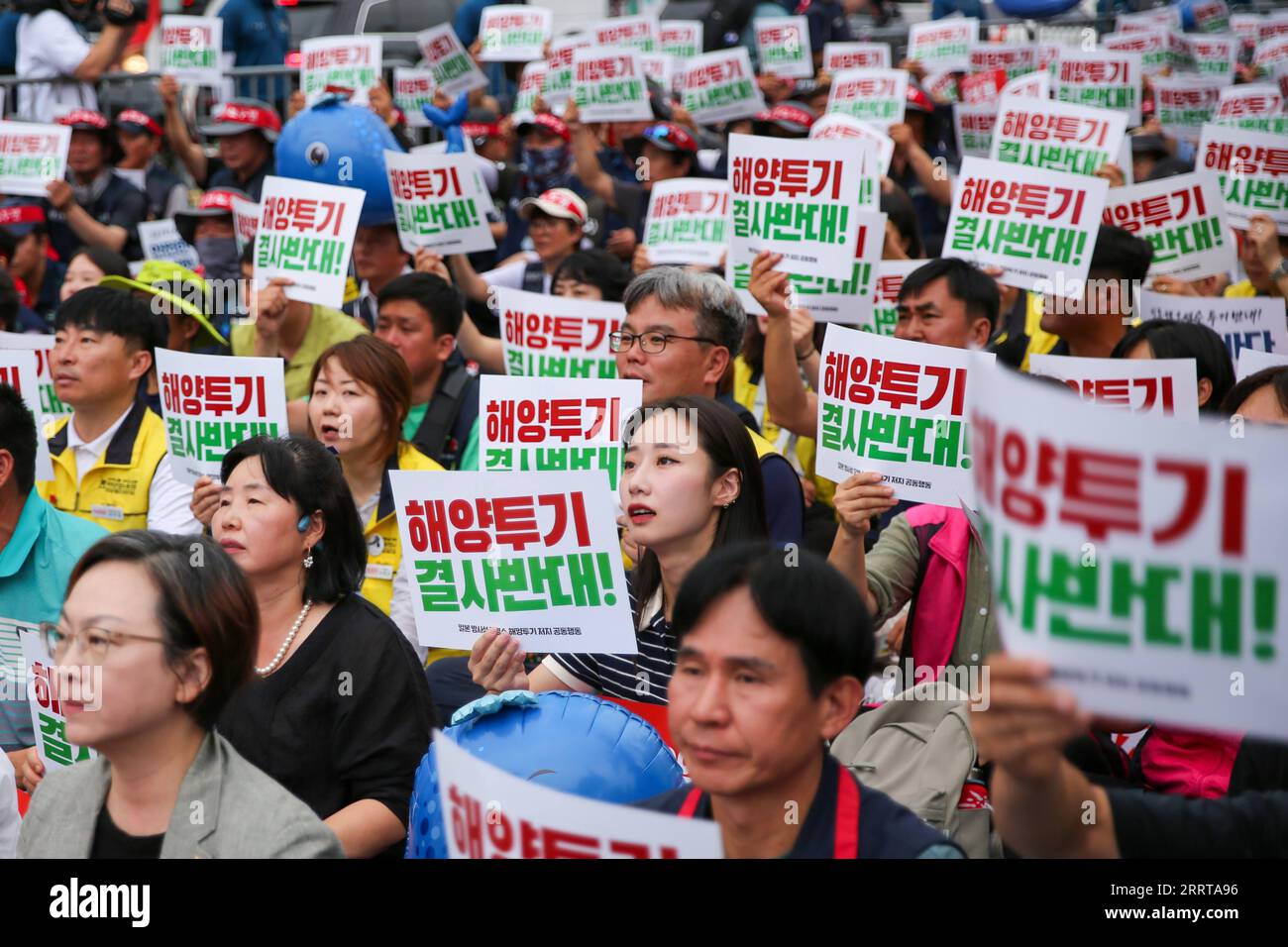 Roundup group of people hi-res stock photography and images - Alamy