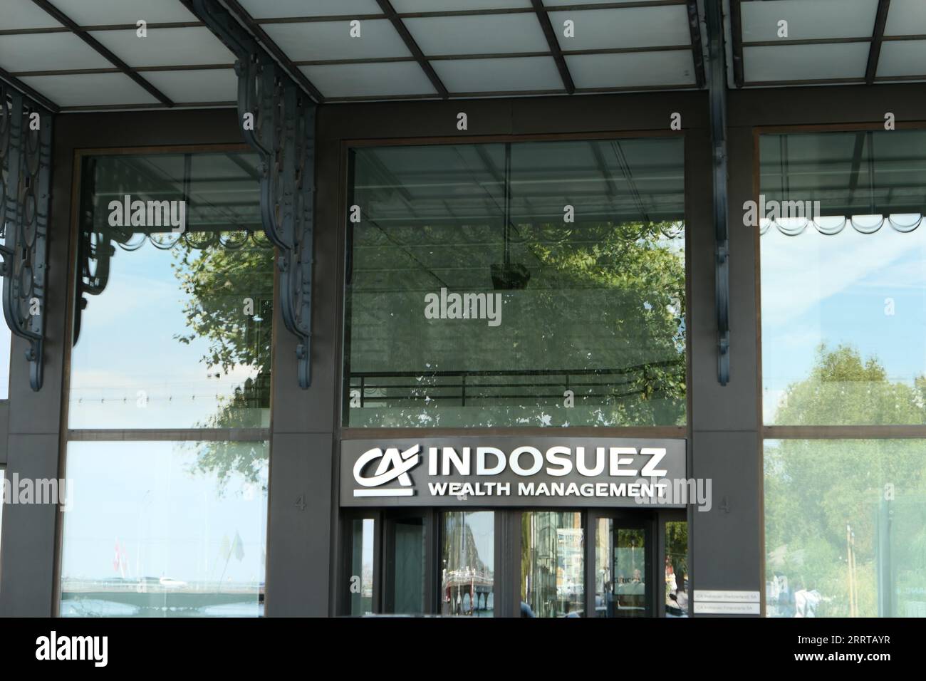 French bank banking hi-res stock photography and images - Alamy