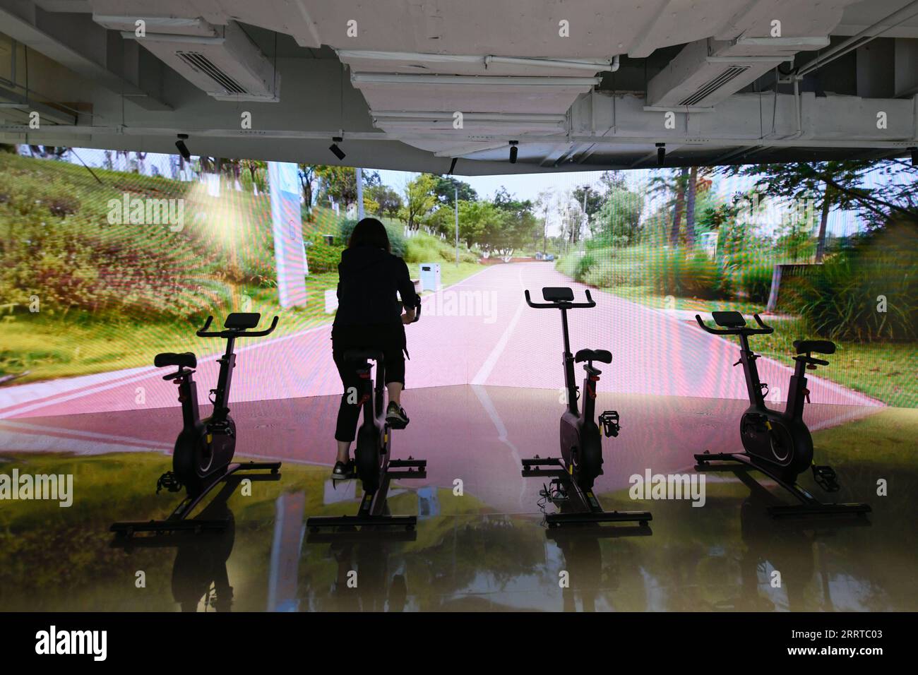 230714 -- CHENGDU, July 14, 2023 -- A woman experiences a recreational ...