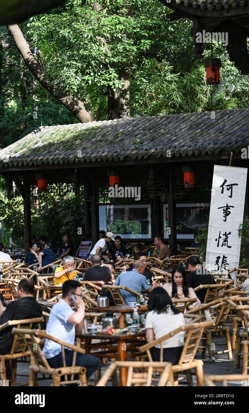 230715 -- CHENGDU, July 15, 2023 -- People enjoy tea at an open tea ...