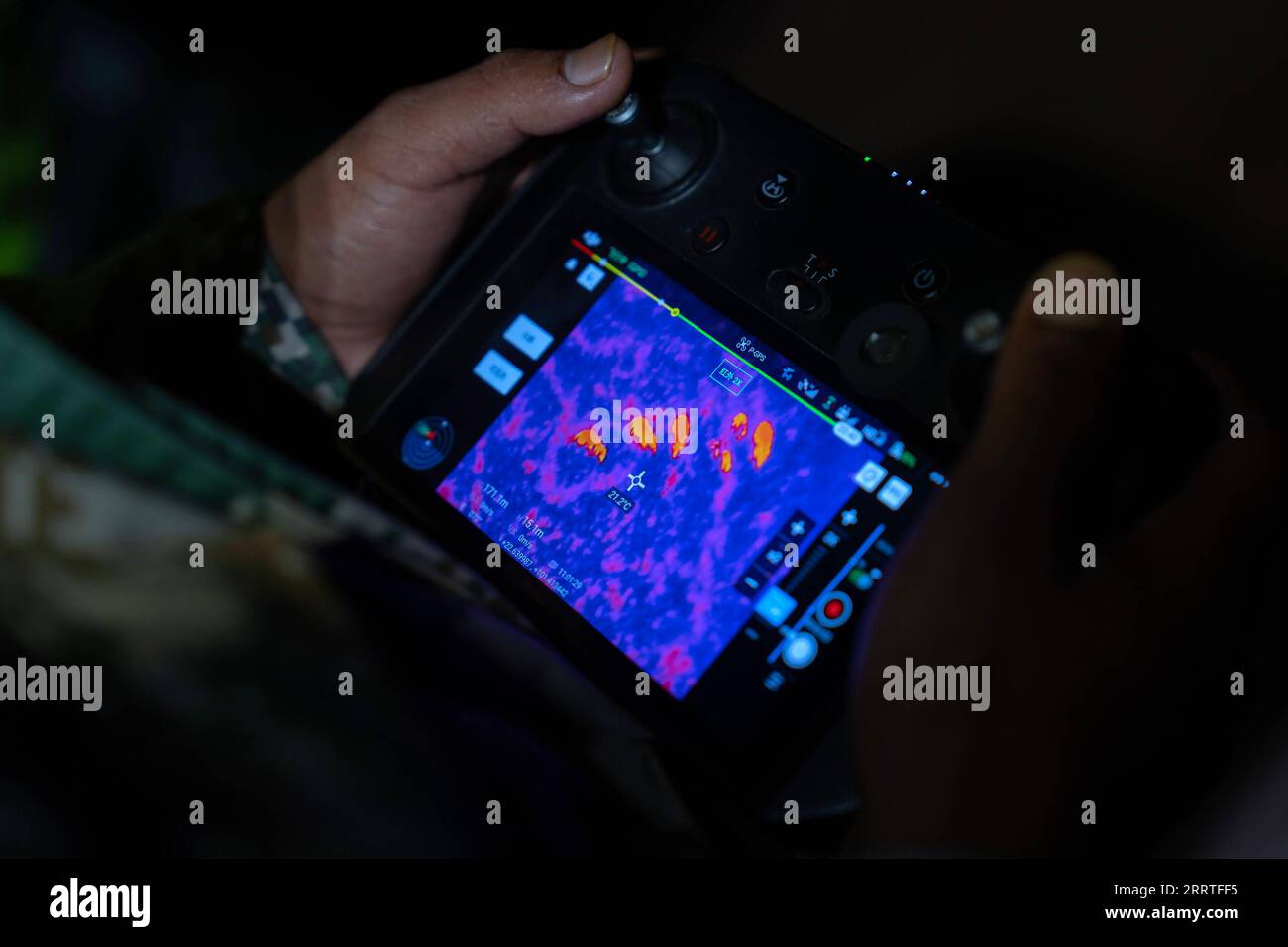 Infrared image elephant hi-res stock photography and images - Alamy