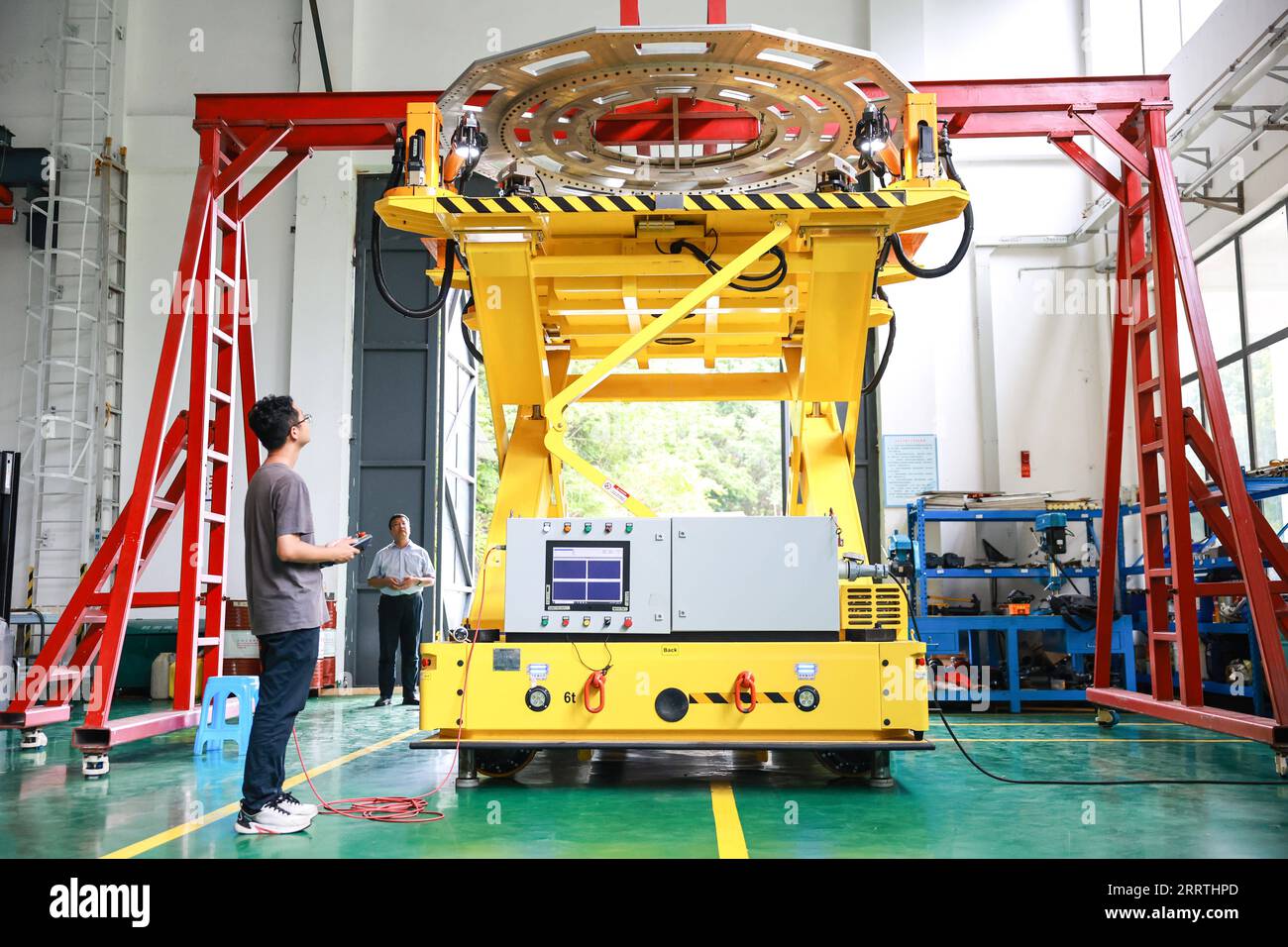 230727 -- PINGTANG, July 27, 2023 -- Staff members adjust a maintenance ...