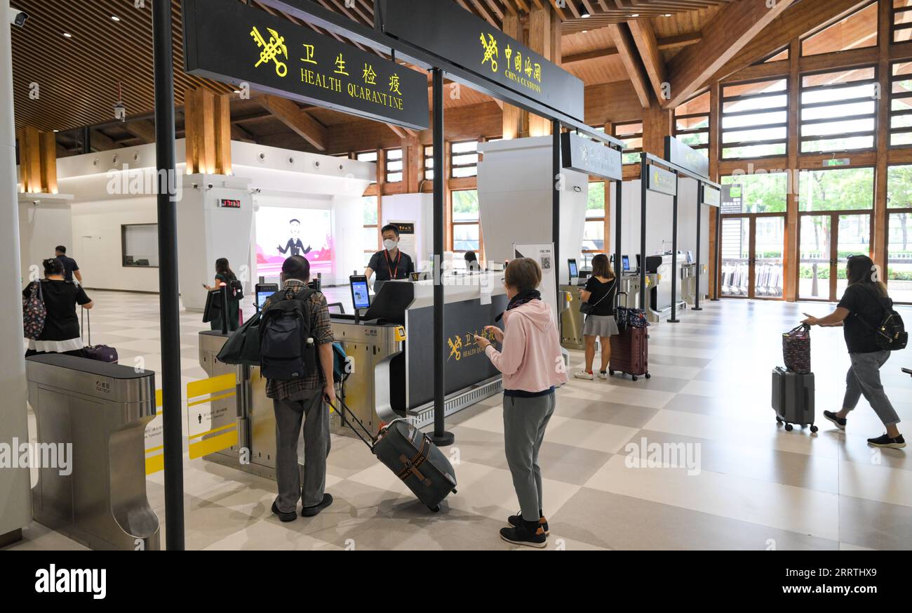 230727 -- SANYA, July 27, 2023 -- Passengers go through automatic gates ...