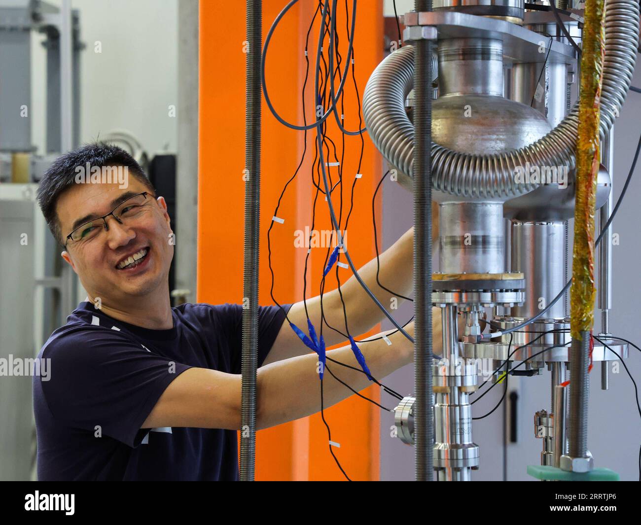 Radio frequency accelerator hi-res stock photography and images - Alamy