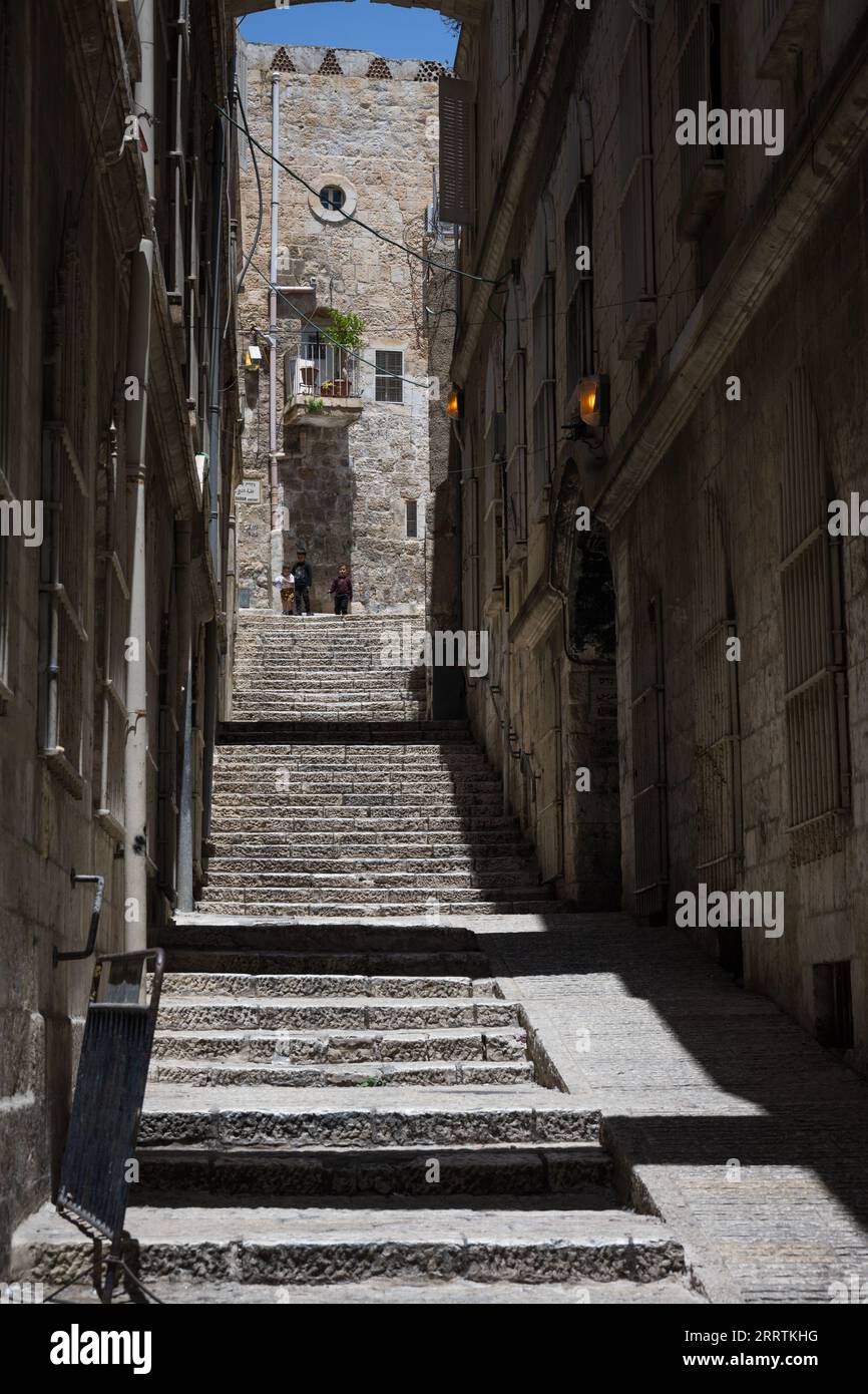 Narrow steps and alleyways in the Old City of Jerusalem Stock Photo - Alamy
