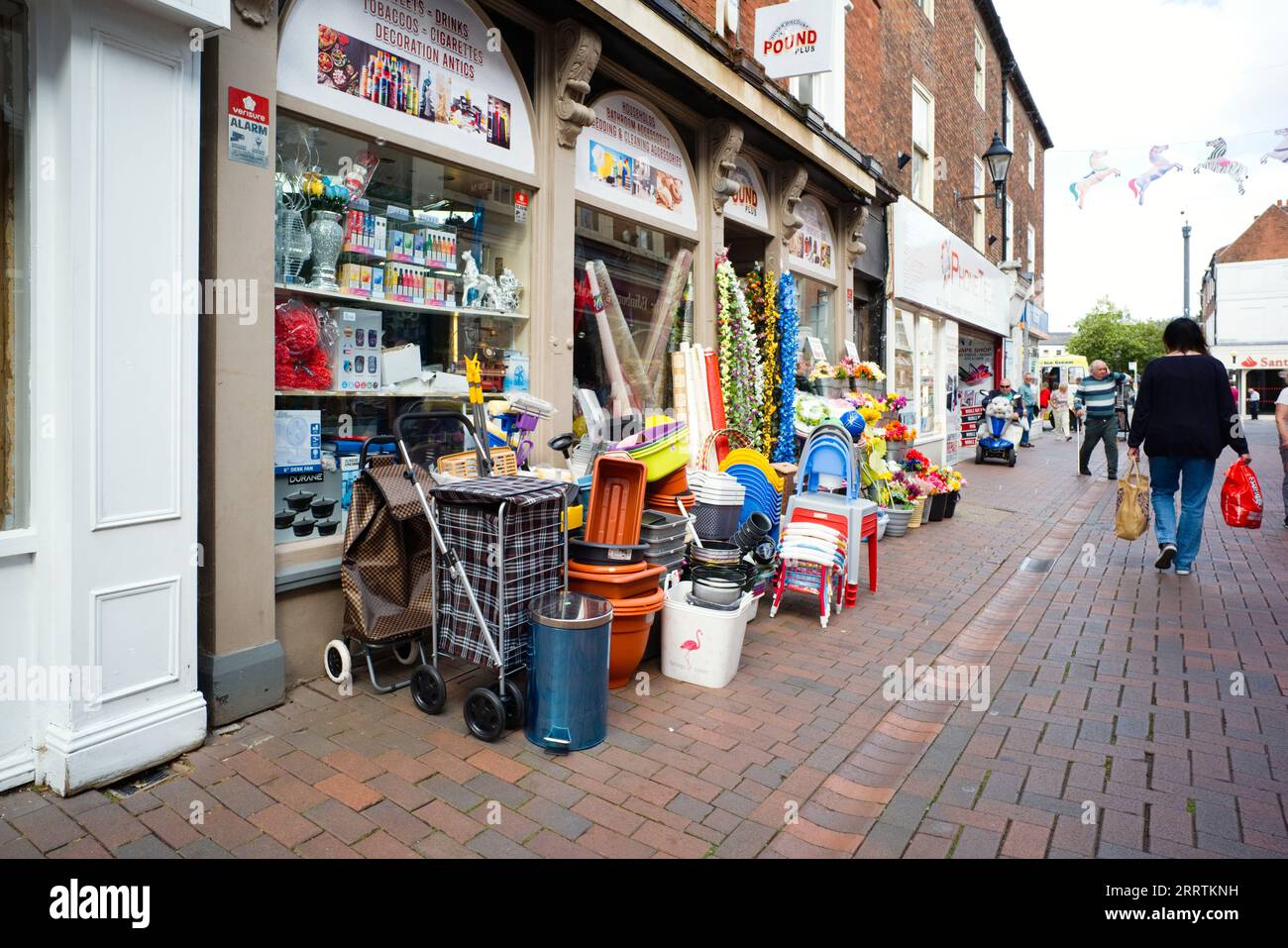 Pound plus hi-res stock photography and images - Alamy