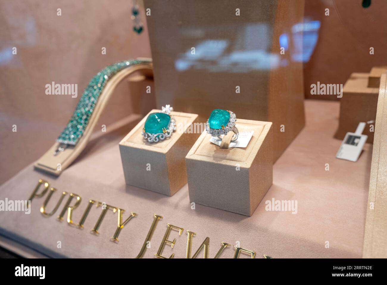 Bangkok, Bangkok, Thailand. 9th Sep, 2023. High-end pieces of jewelry inlaid with gemstones and ...