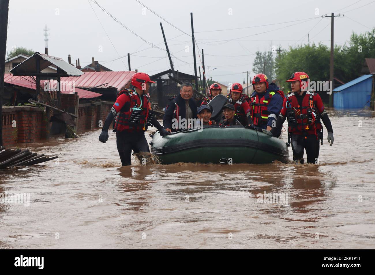 230804 -- HARBIN, Aug. 4, 2023 -- Firefighters rescue stranded ...