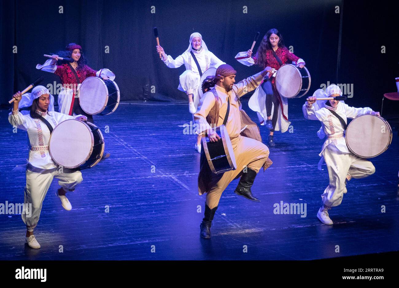 Dabke hi-res stock photography and images - Alamy