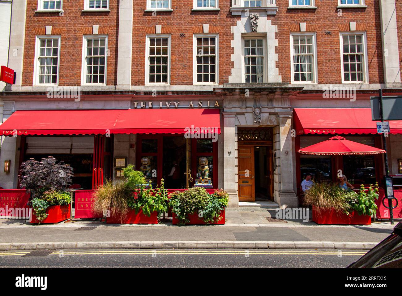 The Ivy Asia in North Audley Street, Mayfair, London Stock Photo - Alamy