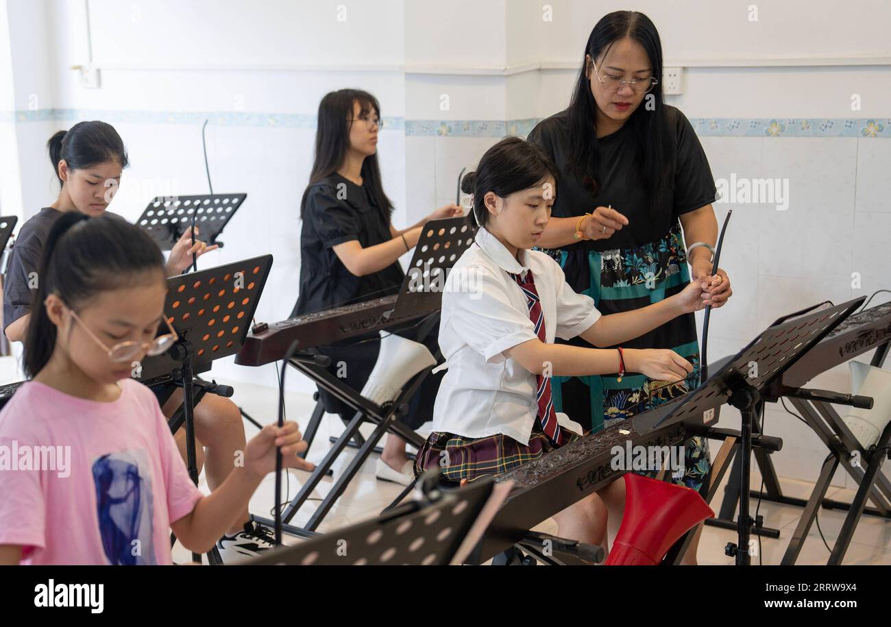230816 -- DONGXING, Aug. 16, 2023 -- Su Haizhen, head of a museum of ...