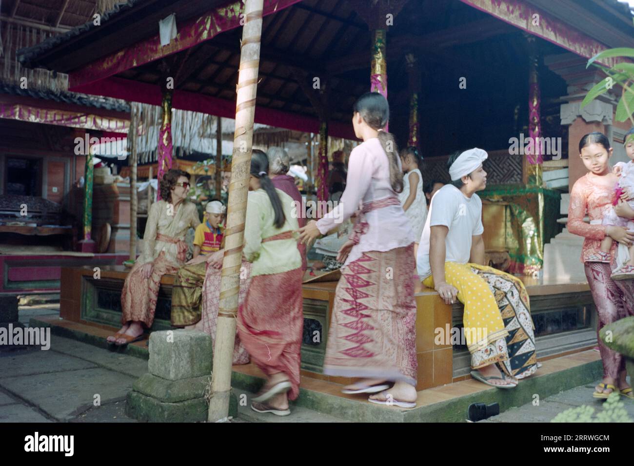 Gathering at the temple in Bali during ceremony Stock Photo - Alamy