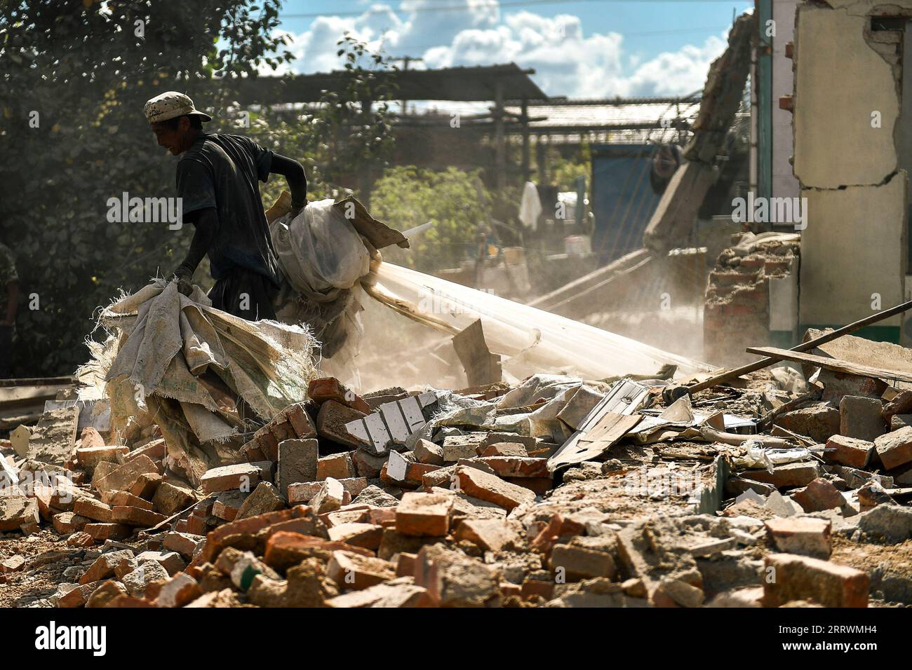 230817 -- SHULAN, Aug. 17, 2023 -- A staff member demolishes and ...